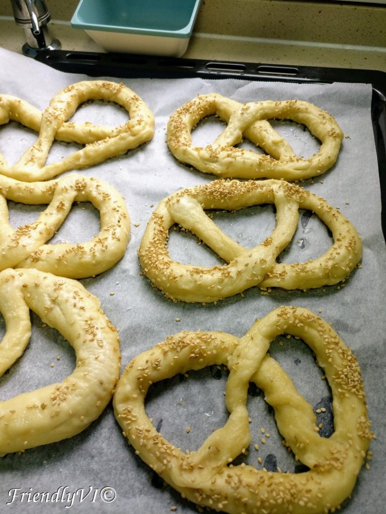 Pretzels or covrigi - Romanian street food - Thyme consuming